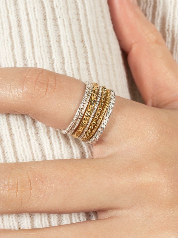 Chapters set of rings by Wouters & Hendrix | Finematter