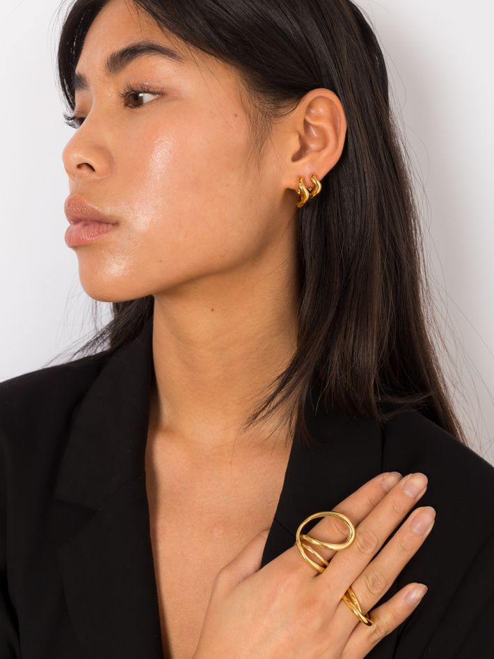 Wave hoop earrings by Charlotte Chesnais | Finematter